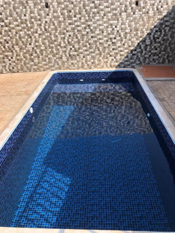 Piscina com Banco no Condomínio Veneza - Centerpool - Piscinas Ribeirão ...